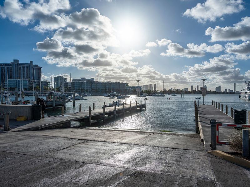 Sunny Miami Beach: USA Urban Coastline HDRi Maps and Backplates