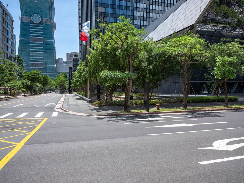 Taipei City, Taiwan: Clear Sky Street Urban Design HDRi Maps and Backplates