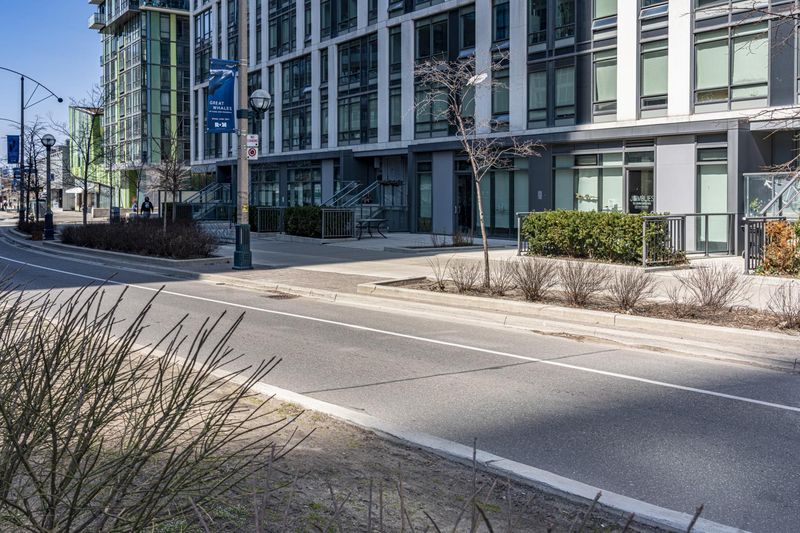 Toronto Architecture: Skyline and Public Spaces HDRi Maps and Backplates