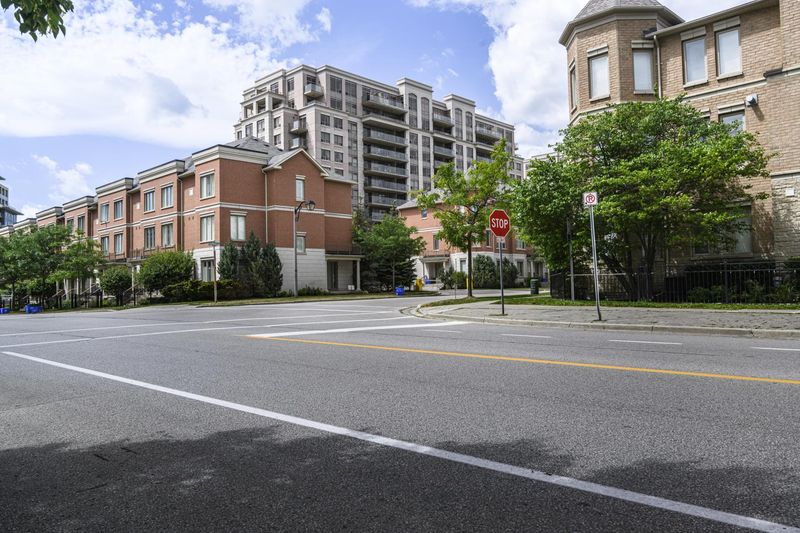 Toronto, Canada: Neighborhood with Low Rise Houses HDRi Maps and Backplates