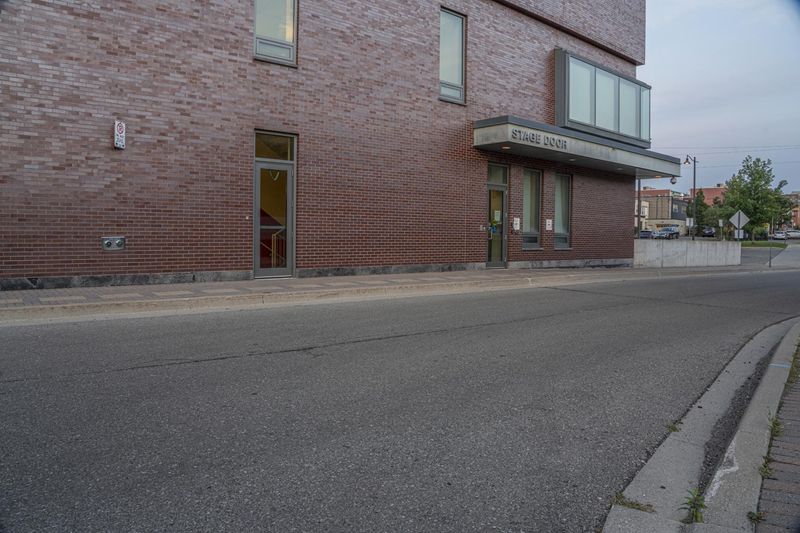 Toronto at Dawn: A Glimpse of the City Skyline HDRi Maps and Backplates