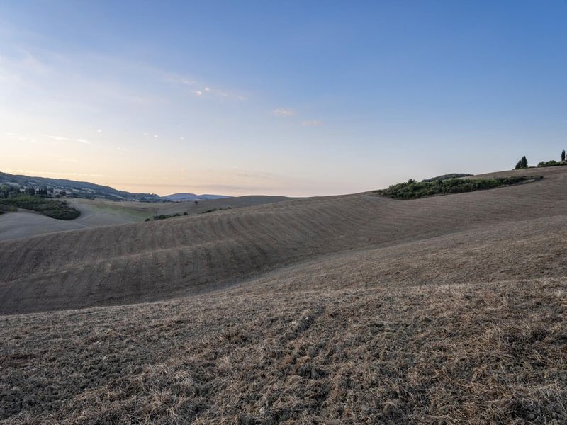 Tuscany, Italy Sunrise: Rolling Hills and Open Plains HDRi Maps and ...