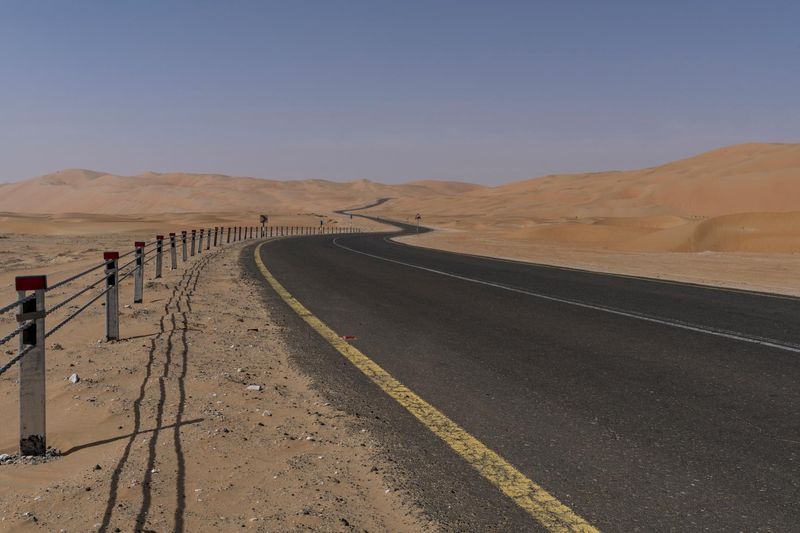 UAE: Winding Road Through the Liwa Desert HDRi Maps and Backplates
