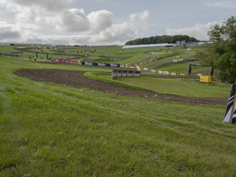 UK Off-Road Track Racing Through Green Pastures - HDRi Maps and Backplates