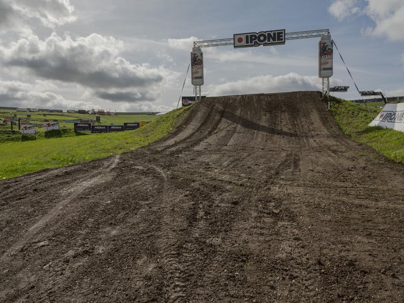 UK Race Track: Exploring Matterley Basin HDRi Maps and Backplates