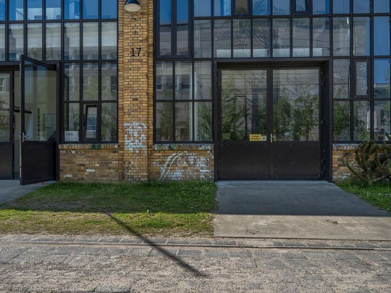 Urban Alley in Berlin's Hinterhof HDRi Maps and Backplates