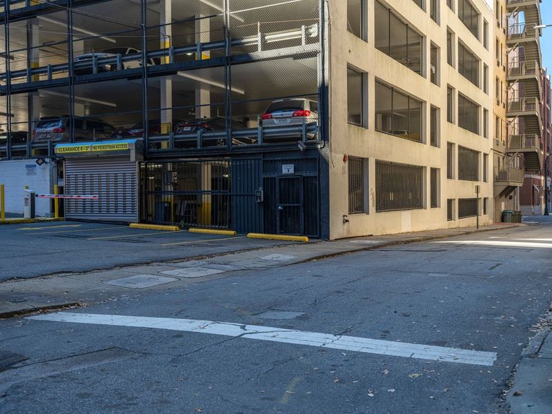 Urban Alleyway in Atlanta, Georgia: City Life HDRi Maps and Backplates