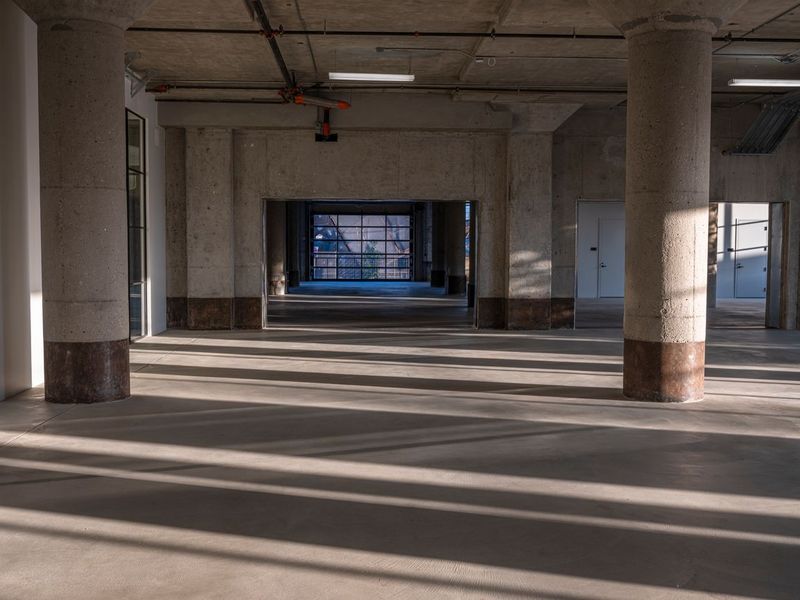 Urban Cityscape: Empty Building Columns HDRi Maps and Backplates