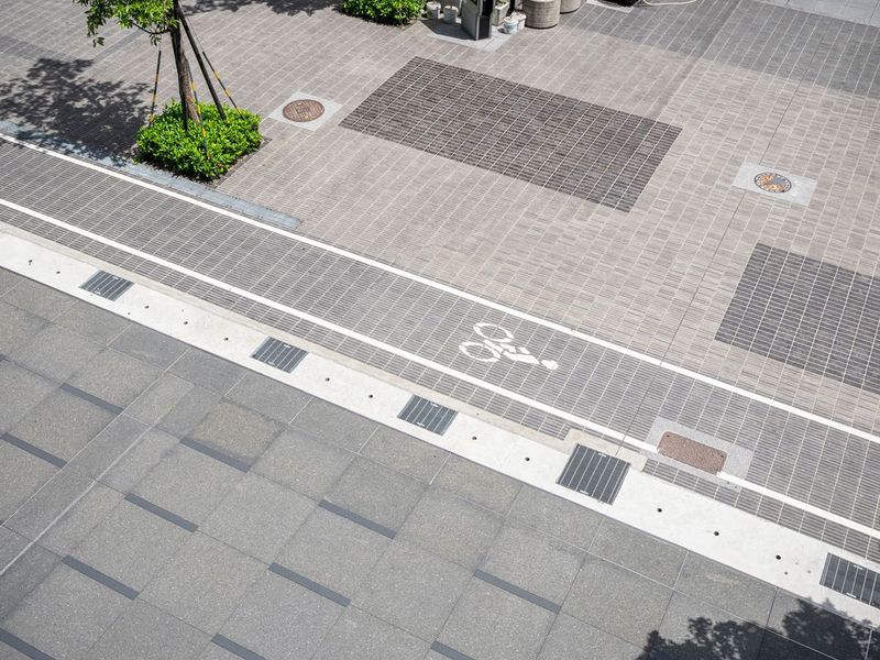 Urban Design in an Asian City: Elevated Plaza and Modern Architecture ...