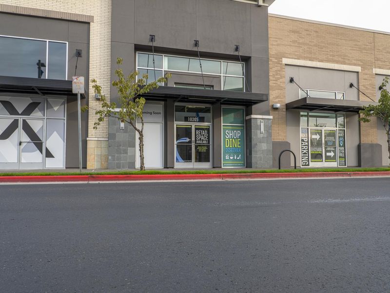 Urban Design: Storefront and Real Estate HDRi Maps and Backplates