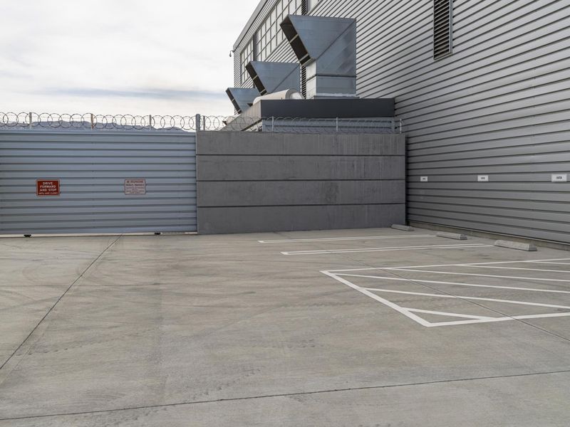 USA Architecture: A Cloudy Grey Sky as the Backdrop HDRi Maps and ...