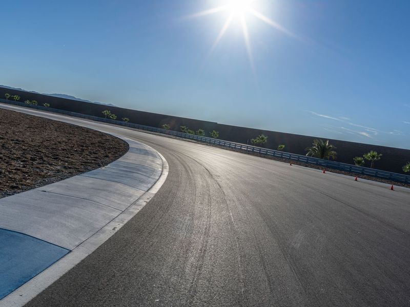 USA: Clear Sky, Sunny Day for Racing HDRi Maps and Backplates