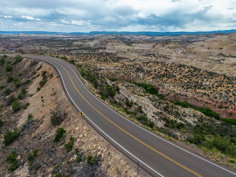 USA's Elevated Road: An Aerial View of Utah's Stunning Landscape HDRi ...
