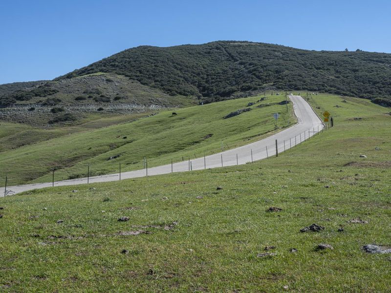 USA Highland Hill: A Majestic Mountain Landscape HDRi Maps and Backplates