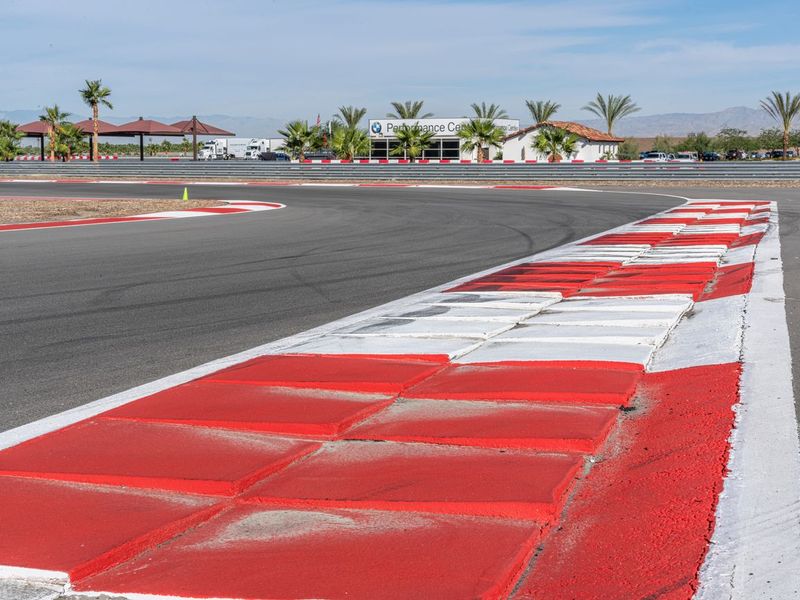 USA Landscape: Clear Skies and Clouds HDRi Maps and Backplates
