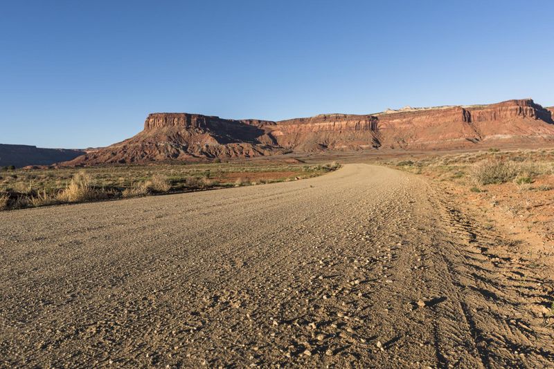 USA Landscape: Mountain Plateau and Clear Sky HDRi Maps and Backplates