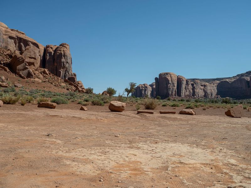 USA Landscape: Utah and Arizona's Clear Sky Views HDRi Maps and Backplates