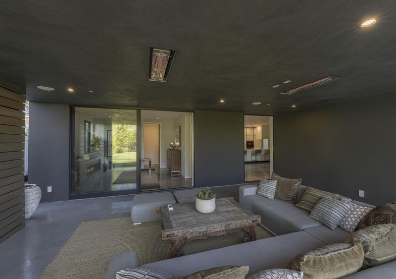 USA Modern Home: Property Architecture HDRi Maps and Backplates