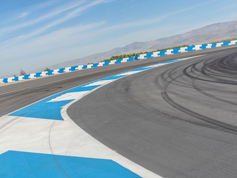 USA Racing Track: Asphalt in the Daytime - HDRi Maps and Backplates