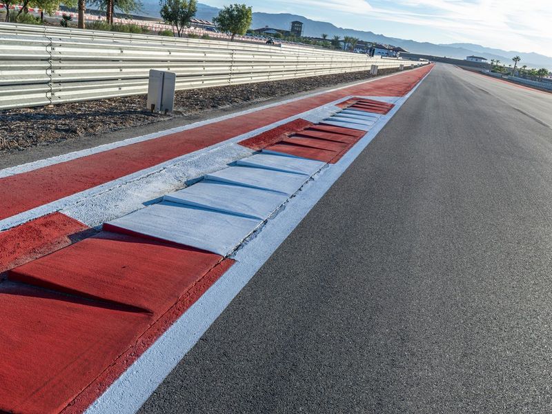 USA Road: Pathway Leading Straight HDRi Maps and Backplates