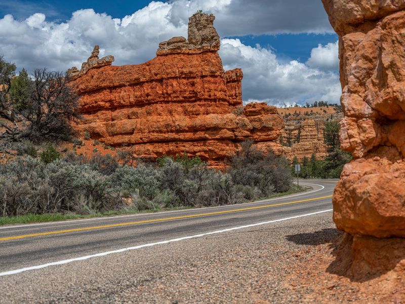 USA Road: Through a Red Rock Landscape - HDRi Maps and Backplates