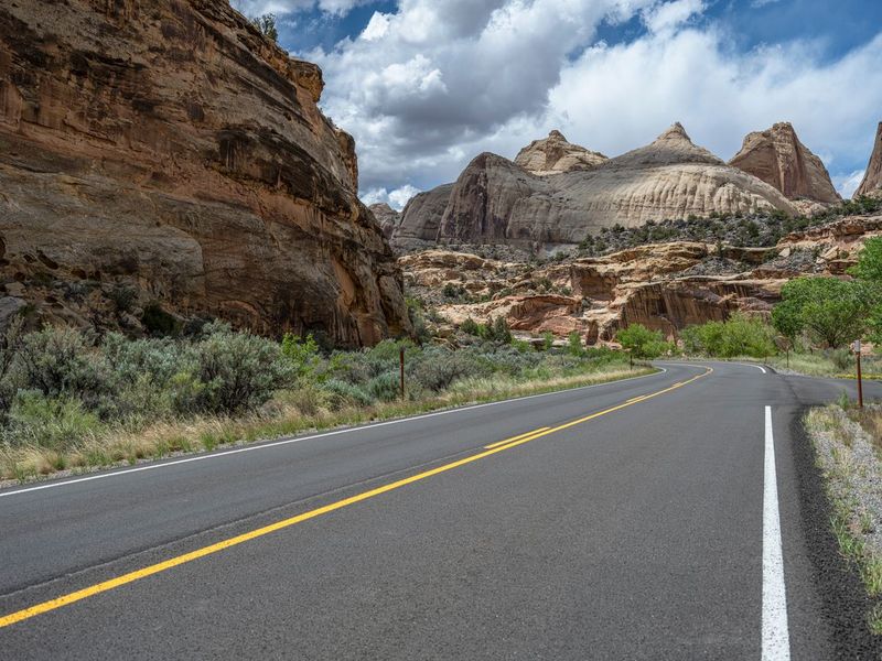 USA Road in Utah: Embracing the Beauty of Nature HDRi Maps and Backplates