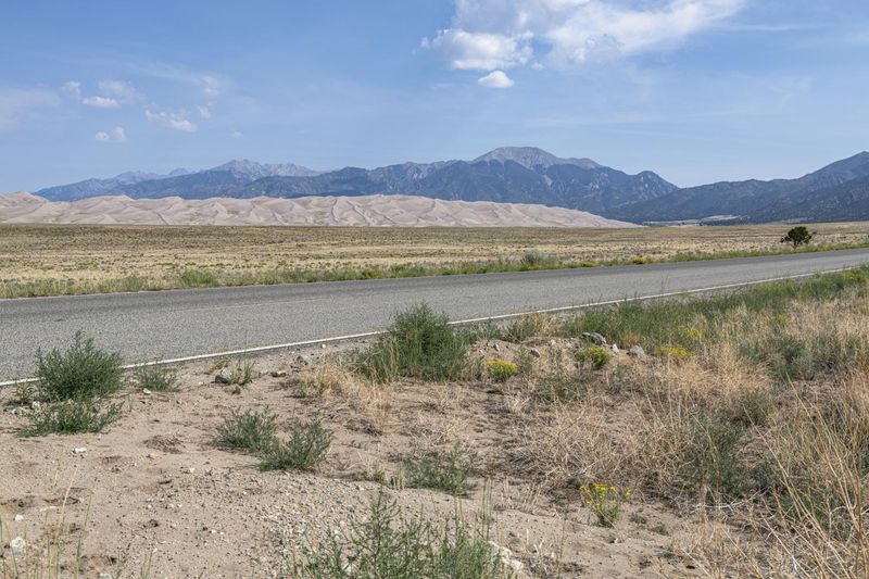 USA's Steppes: Vegetation in Rugged Terrain HDRi Maps and Backplates