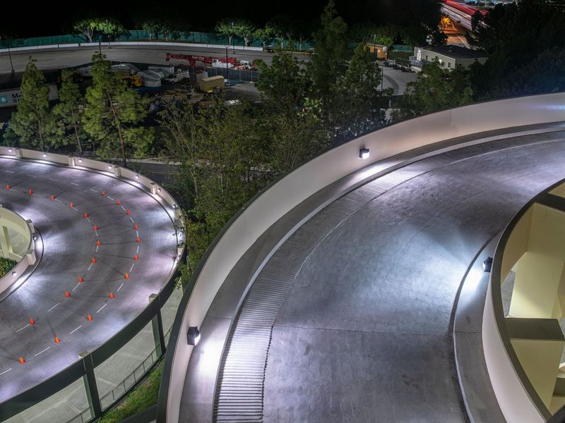 Urban USA: Street Lights from a High Position HDRi Maps and Backplates