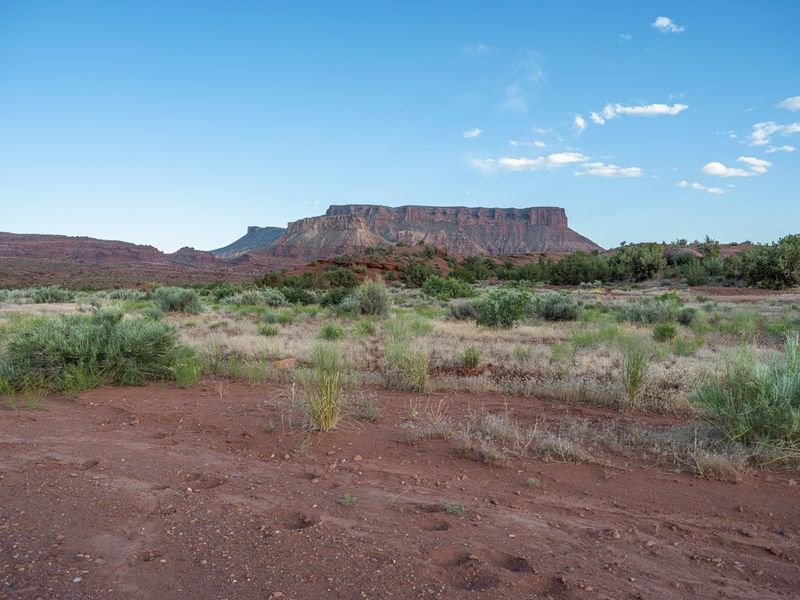 Exploring an Open Space: Utah's Canyon Filled with Grass - HDRi Maps ...