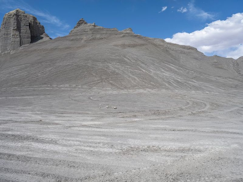 Utah Desert: Factory Butte Off-Road Track HDRi Maps and Backplates