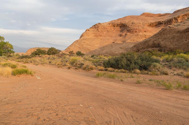 Utah Desert Landscape: Dirt Road and Red Rocks HDRi Maps and Backplates