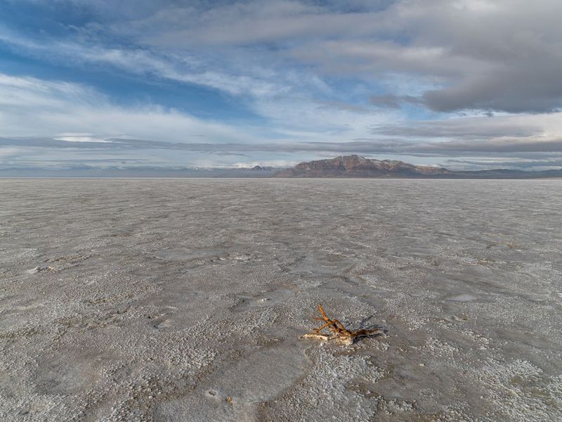 Utah Desert Nature: Clouds on a Clear Day HDRi Maps and Backplates