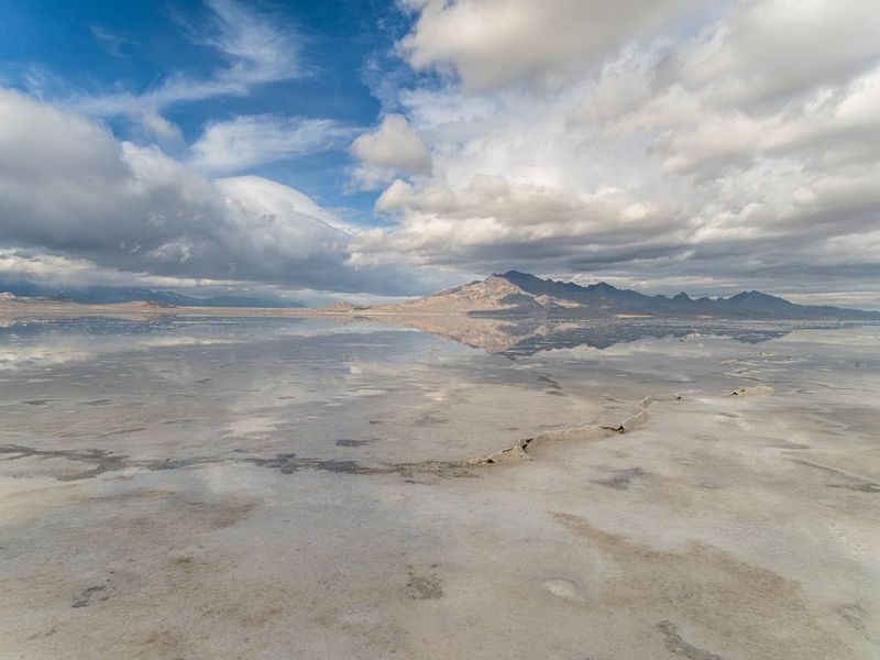 Utah Desert: Salt Lake and Mountain Range with Visible Sun HDRi Maps ...