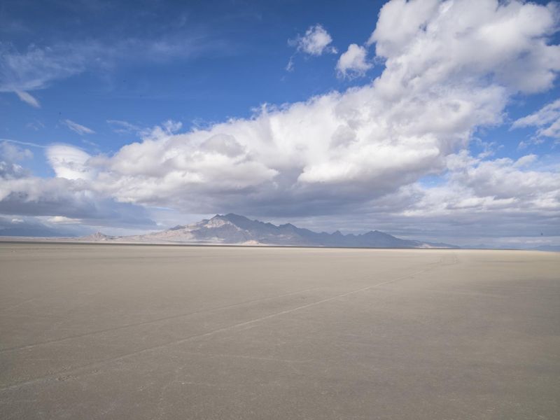 Utah Desert: Sandy Plains Leading to Majestic Mountains HDRi Maps and ...