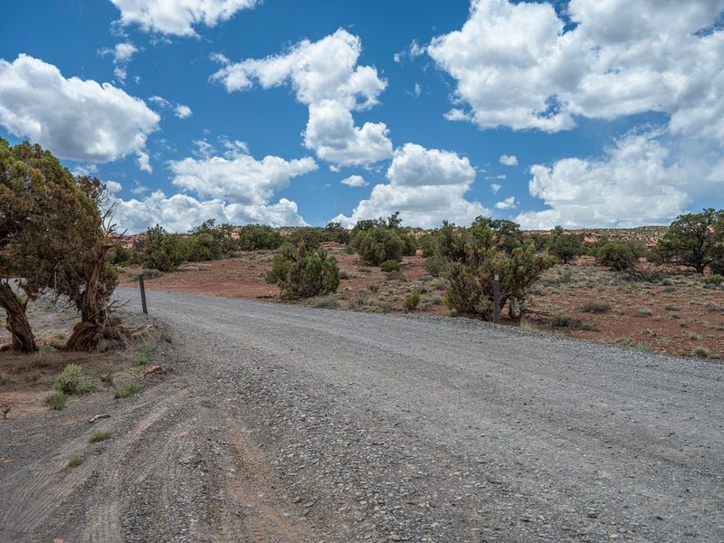 Utah's Gravel Street: Clear Skies Above the Rugged Terrain HDRi Maps ...