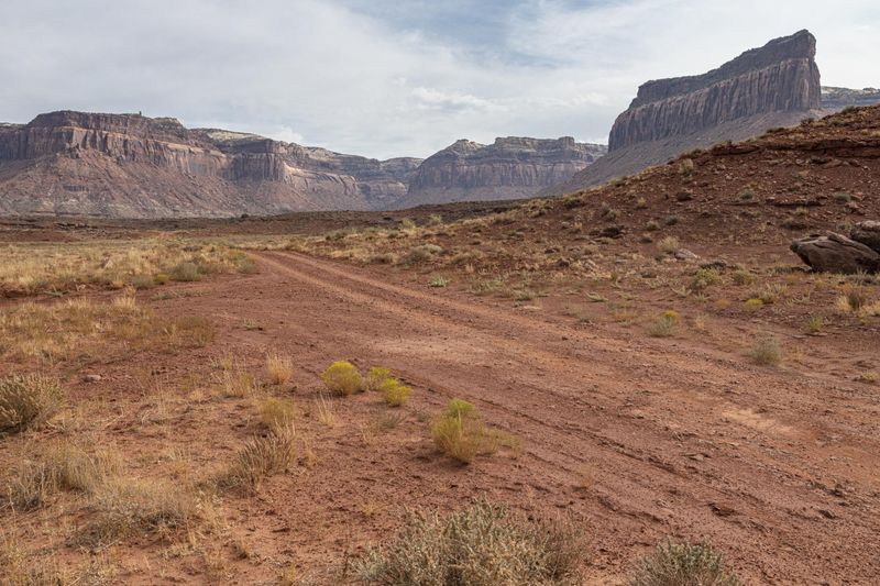 Utah Highland: Grass Surface and Bedrock Formation HDRi Maps and Backplates