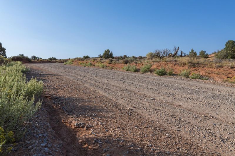 Utah Landscape: Red Rock and Clear Sky HDRi Maps and Backplates