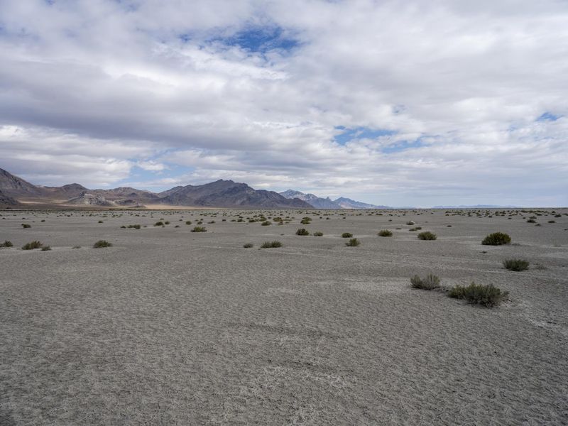 Utah's Mountain Landforms: A Desert Landscape HDRi Maps and Backplates