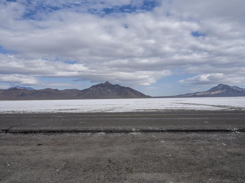 Utah Mountain Landscape: A Profile View HDRi Maps and Backplates