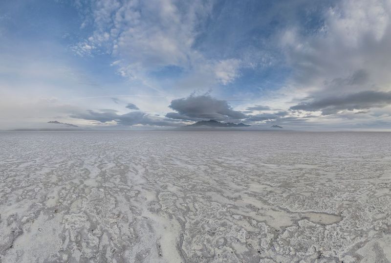 Utah Mountains and Salt Lake: A Natural Packshot HDRi Maps and Backplates