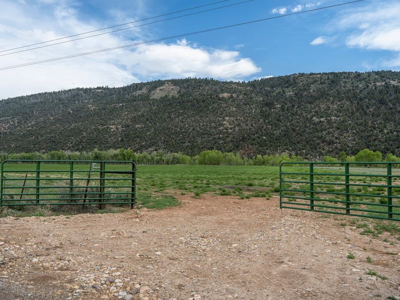 Utah Mountains: Open Spaces and Greenery HDRi Maps and Backplates