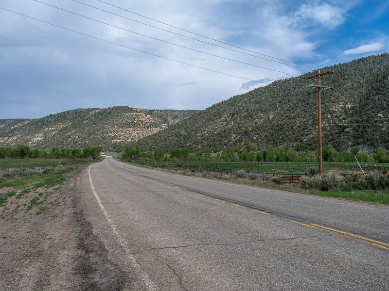 Utah's Rural Landscape: Majestic Mountains and Scenic Roads - HDRi Maps ...