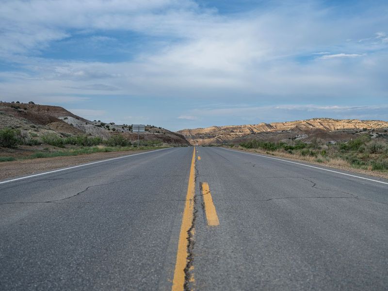 Straight Road in Utah: Mountain Landscape HDRi Maps and Backplates
