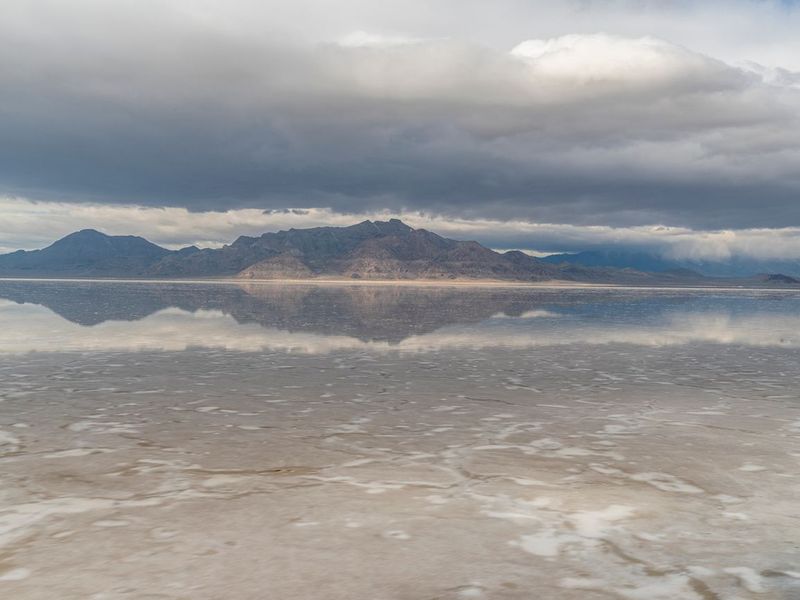 Utah's Sunny Mountains and Salt Formations HDRi Maps and Backplates