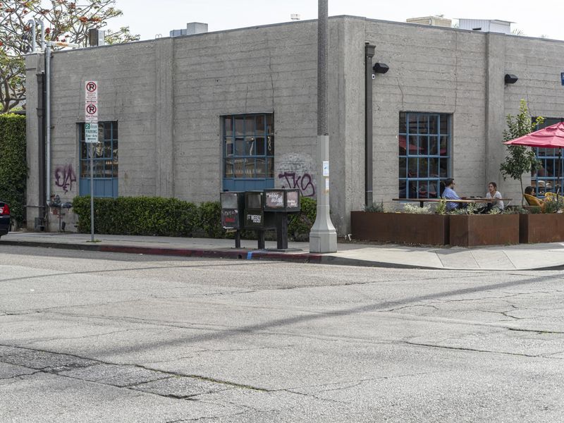 Venice Beach, Los Angeles: A Classic Storefront HDRi Maps and Backplates