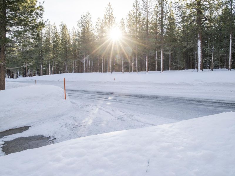 Winter Landscape in California: Mammoth Lake HDRi Maps and Backplates