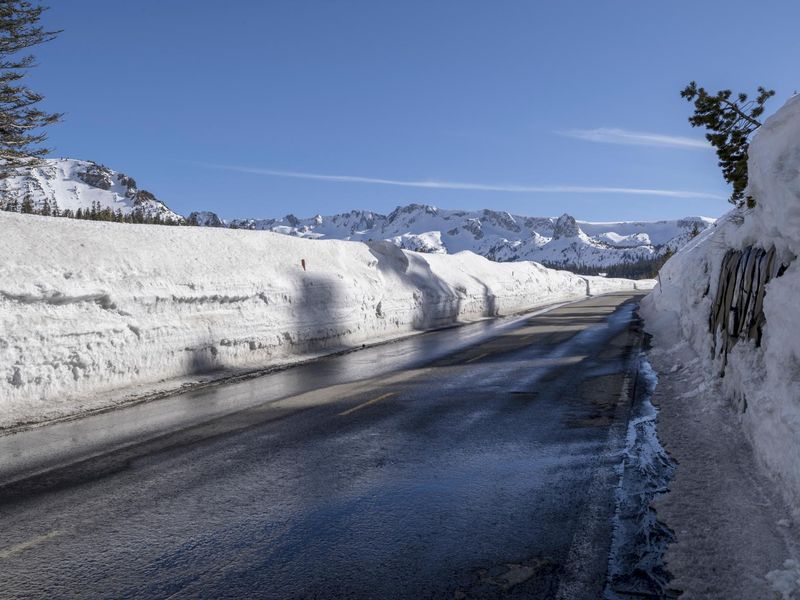 Winter Scenery in Mammoth Lake, California HDRi Maps and Backplates