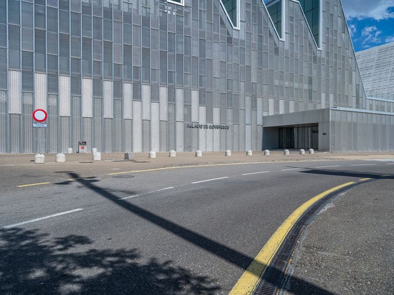 Zaragoza: Europe's Urban Metal Wall HDRi Maps and Backplates